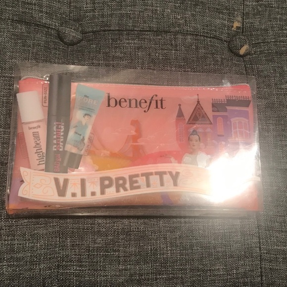 Benefit | Makeup | Nwt Benefit Vi Pretty Fun Size Set And Bag | Poshmark